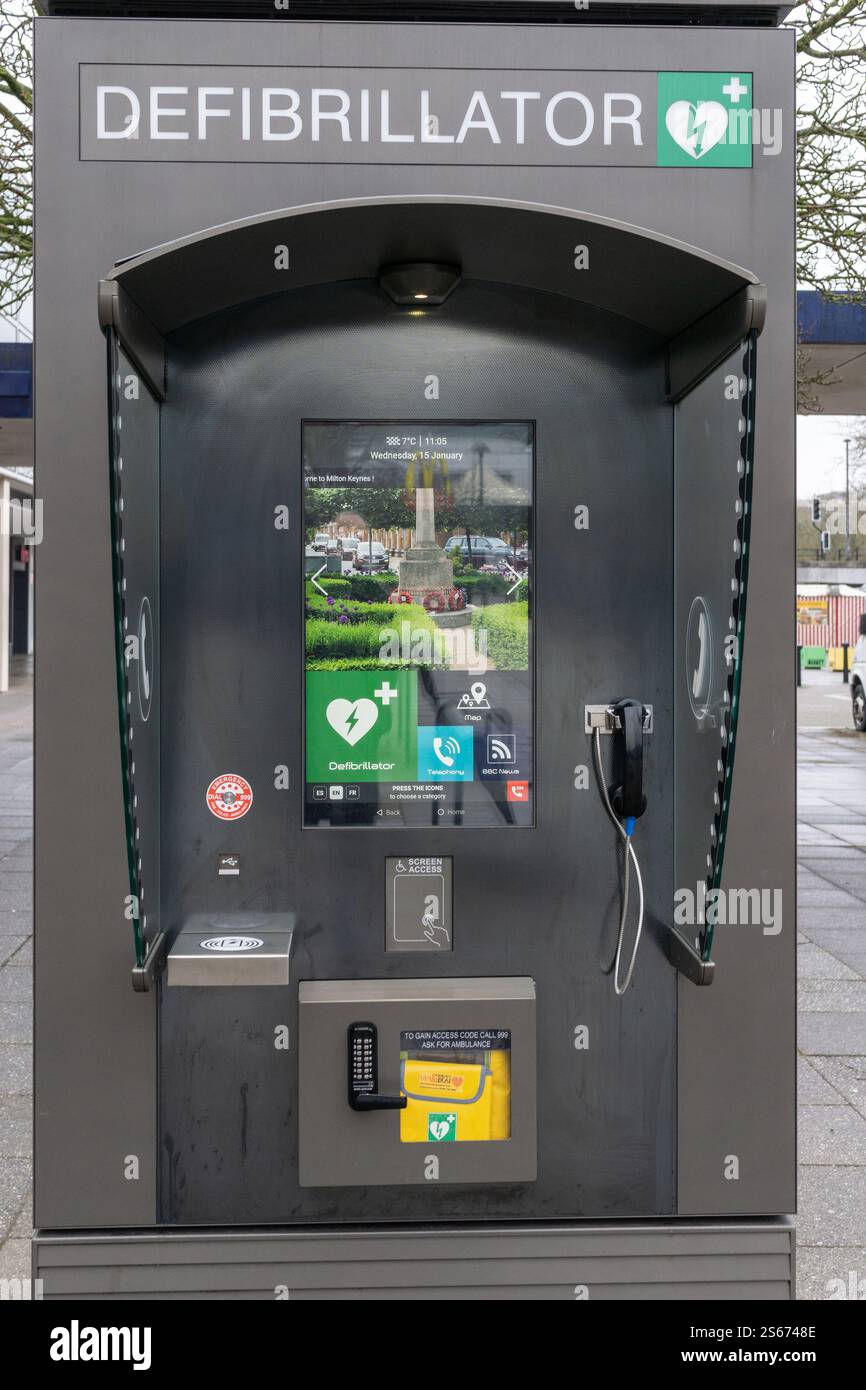 City centre defibrillator hi-res stock photography and images - Alamy