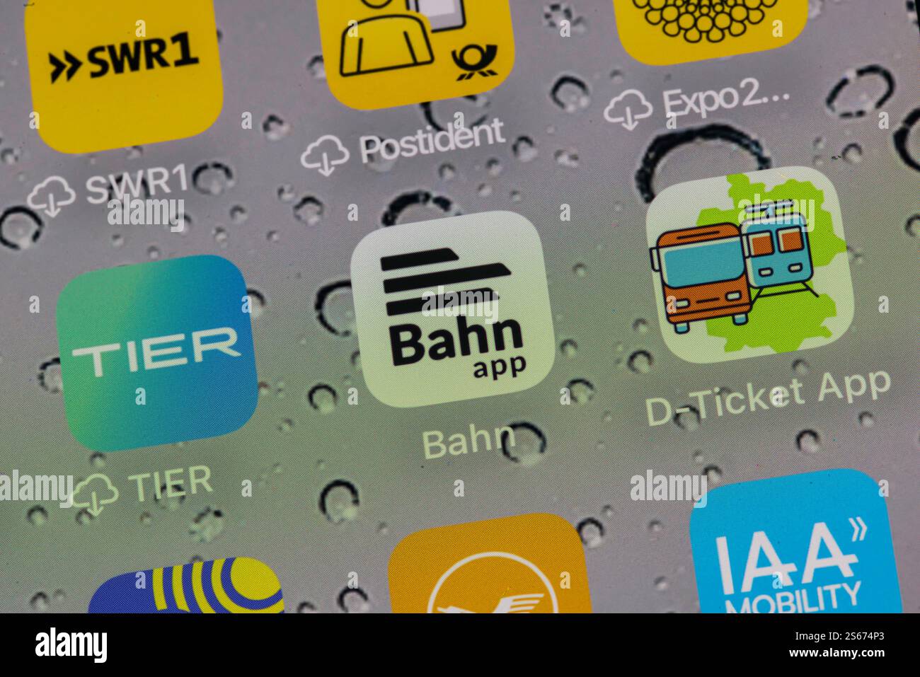 Apps auf einem Smartphone. Bahn App, Deutschland-Ticket. // 10.01.2025 ...