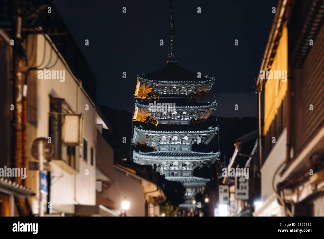 View of Gion district street, Kyoto, Higashiyama-ku, Japan, night ...