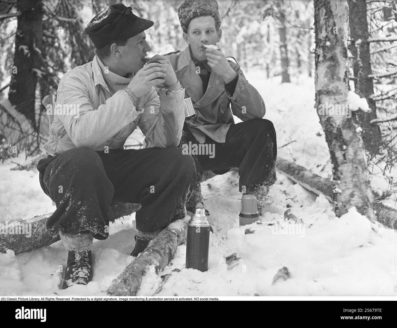 Manual labor 1940s hi-res stock photography and images - Alamy
