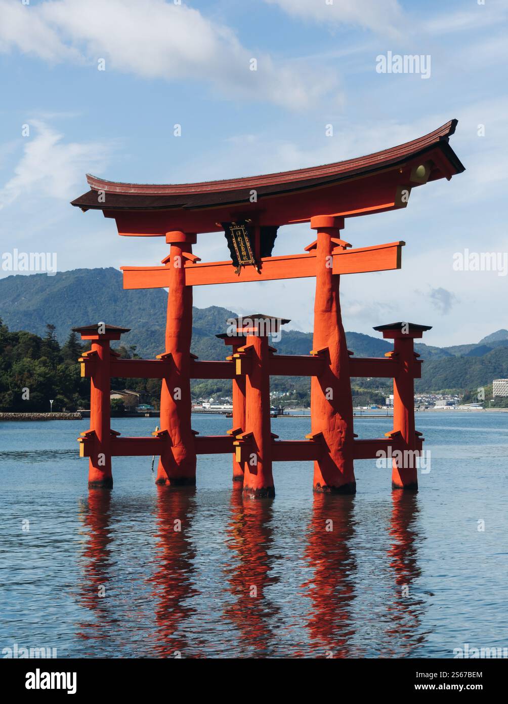 Itsukushima Shrine landscape view, Grand Torii floating gate, Japan ...