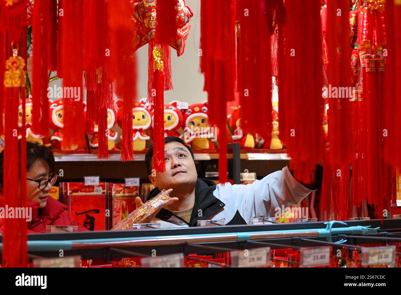 People select Spring Festival decorations in a market in Chongqing ...