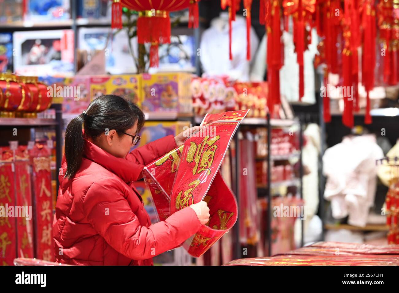 People select Spring Festival decorations in a market in Chongqing ...