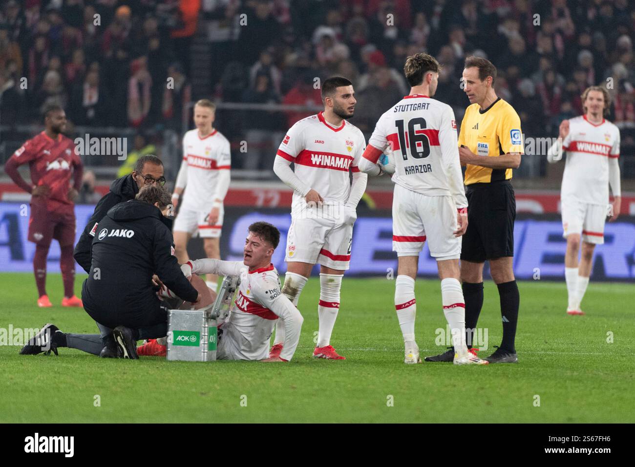 Stuttgart, Deutschland. 15th Jan, 2025. Angelo Stiller (VfB Stuttgart, #06), am boden, wird ...