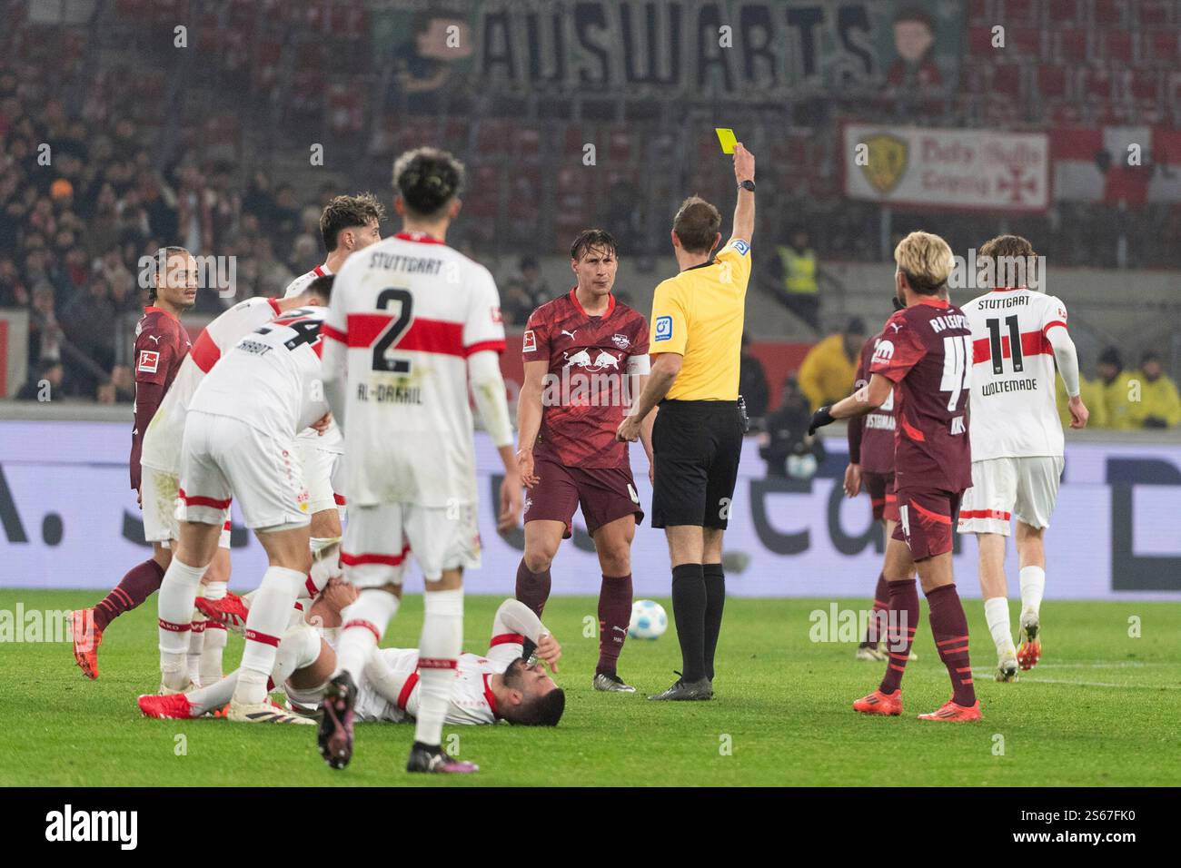 Stuttgart, Deutschland. 15th Jan, 2025. Schiedsrichter Sascha Stegemann ...