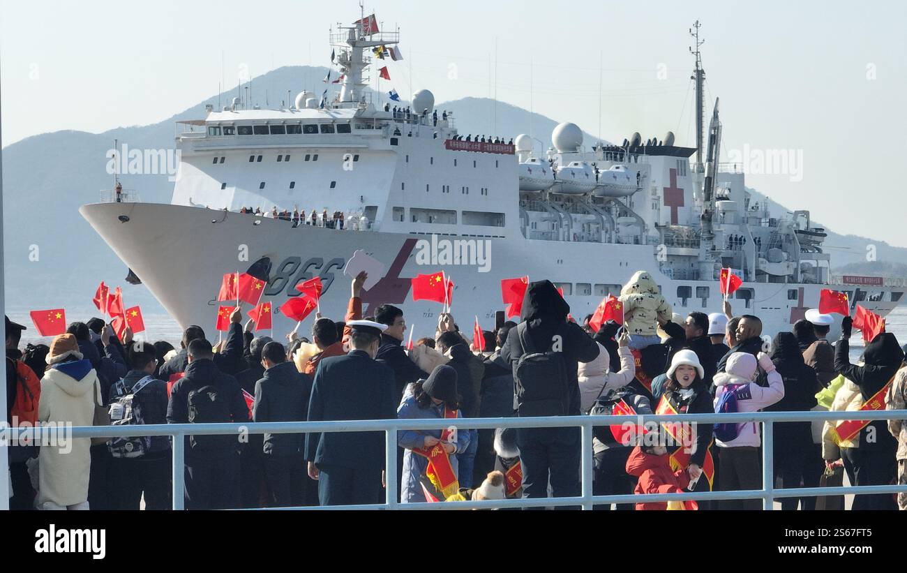 (250116) -- HANGZHOU, Jan. 16, 2025 (Xinhua) -- The Chinese Navy ...