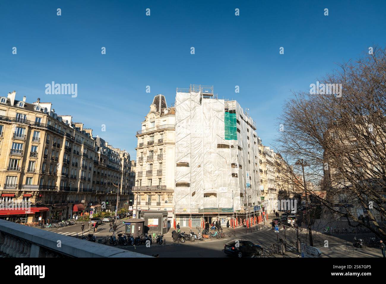 Renovation work on a historic building in Paris during a clear day ...
