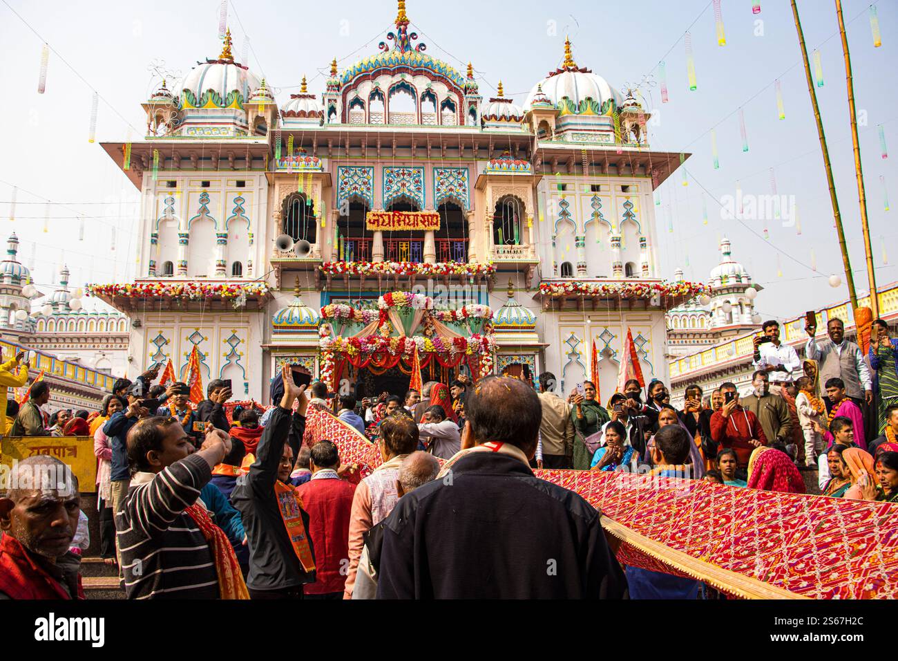 Jin Mata Trust from Surat (Gujarat, India) offers 108 meters Chunri ...