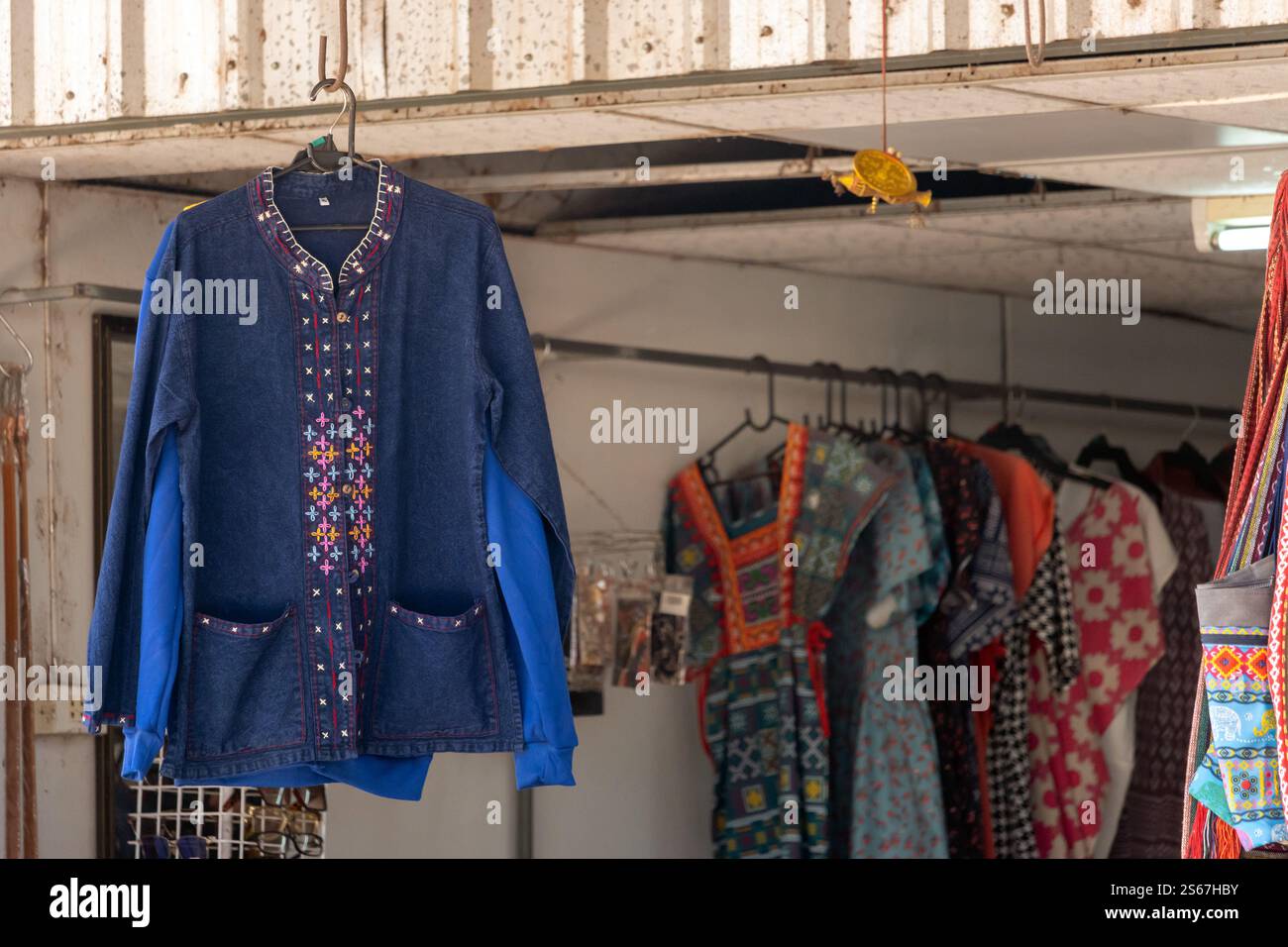 Folk costume shop hi-res stock photography and images - Alamy
