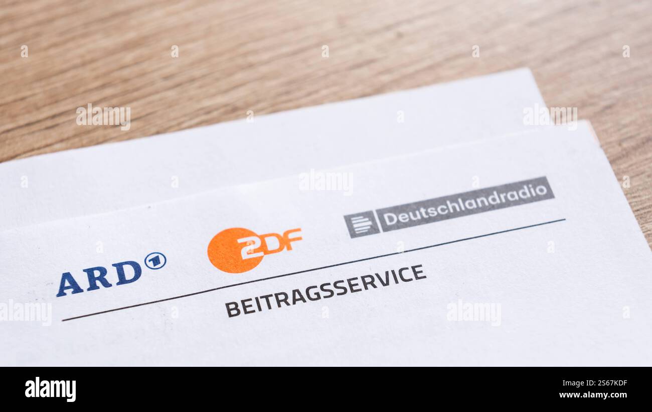 Ein Schreiben zum Rundfunkbeitrag auf dem die Logos von ARD, ZDF und ...