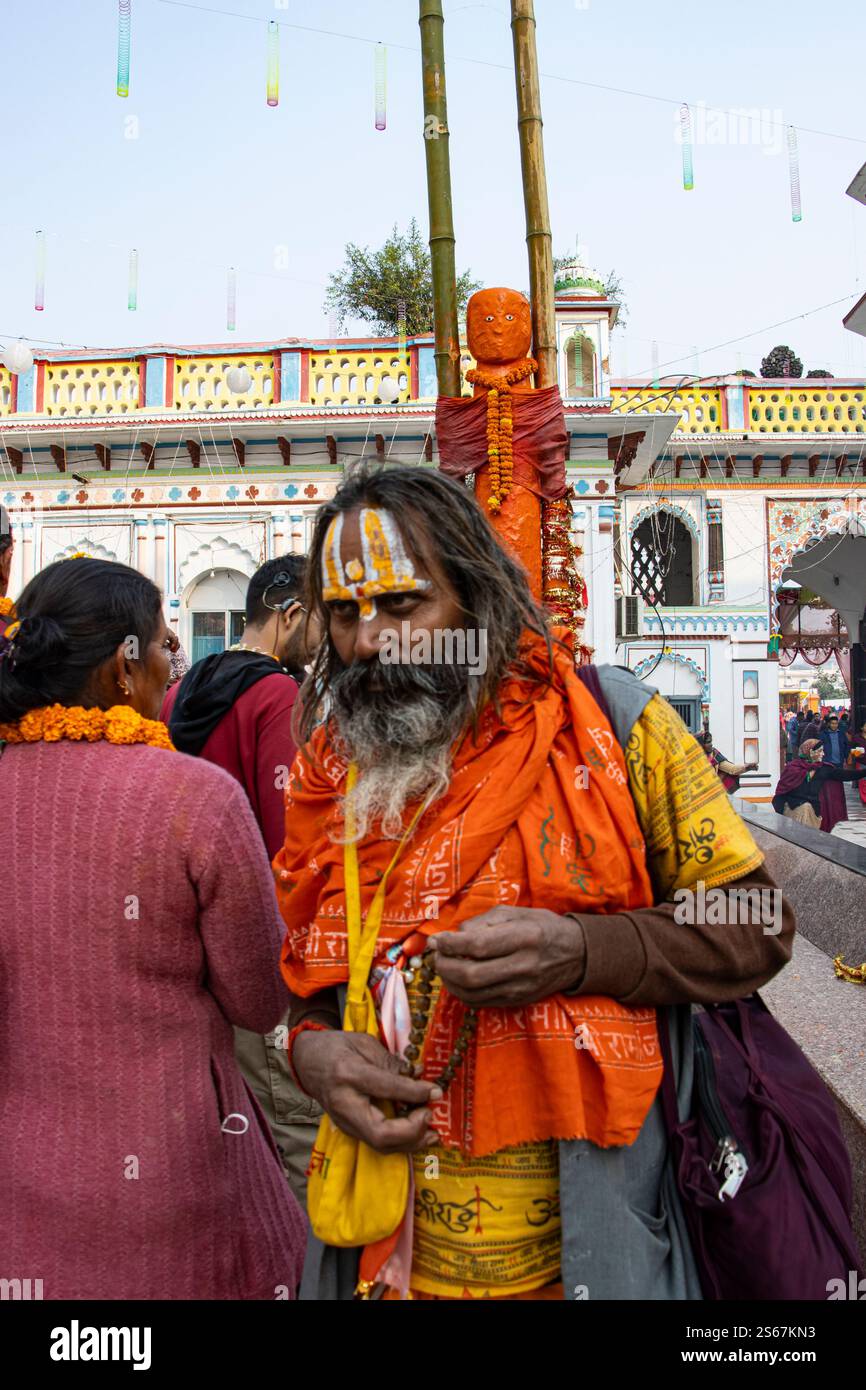 Devotees offering prayers to Monkey god Hanuman outside the Janaki ...