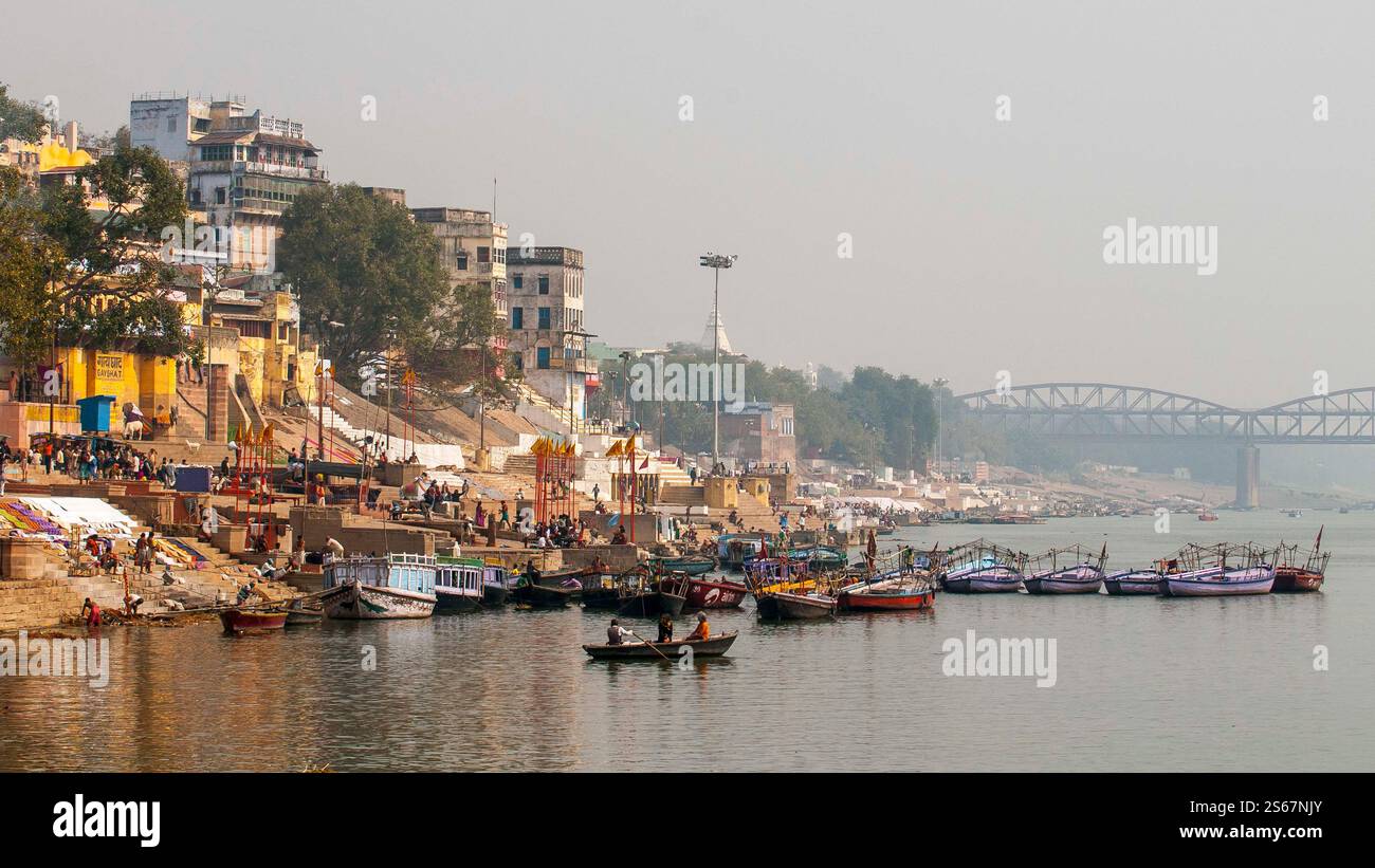 Ghats and temples hi-res stock photography and images - Alamy