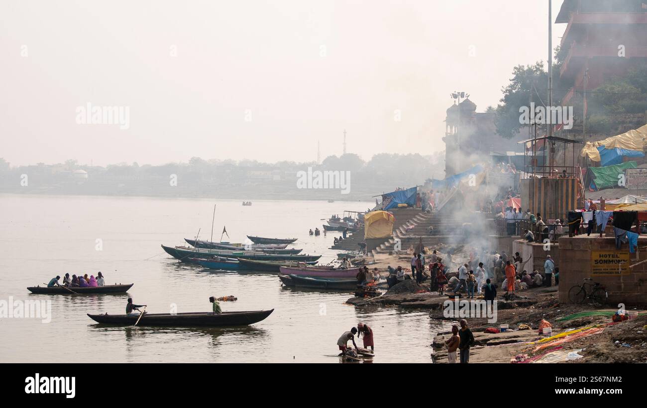 Ghats and temples hi-res stock photography and images - Alamy