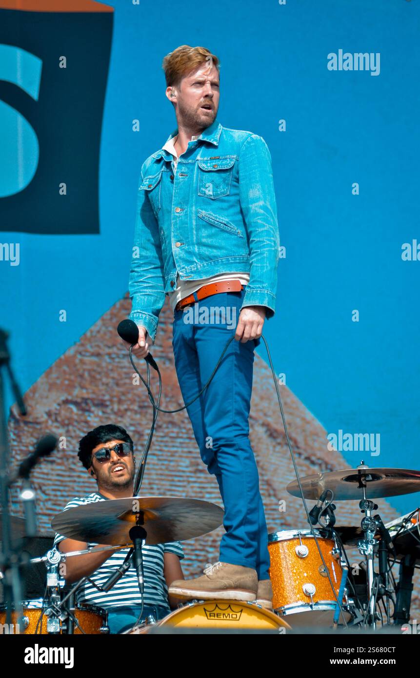 Ricky Wilson and Vijay Mistry - Kaiser Chiefs, V2014, Hylands Park ...
