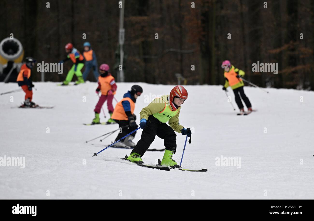 Zlin, Czech Republic. 16th Jan, 2025. People enjoy good ski conditions ...