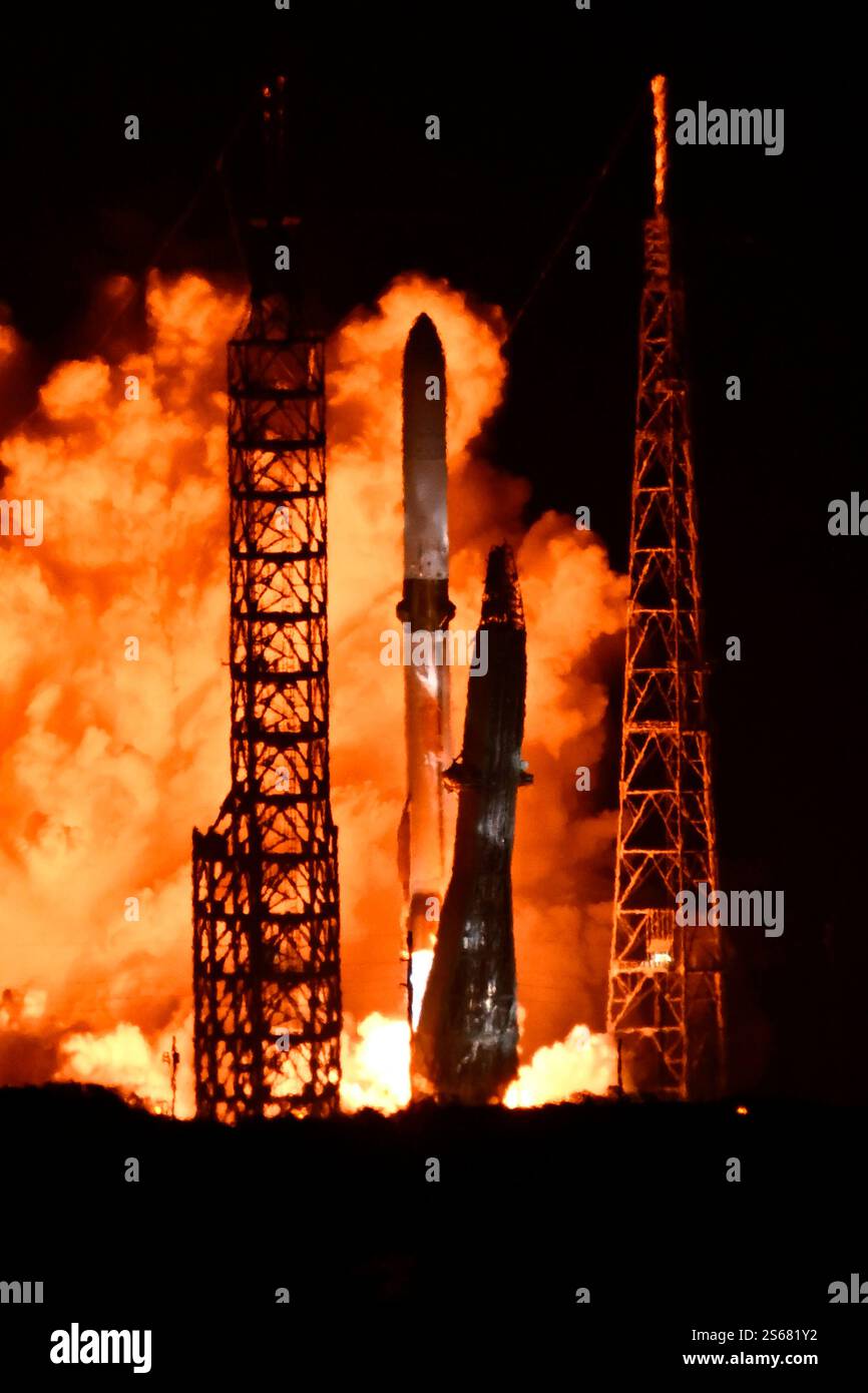 The Blue Origin New Glenn rocket launches on its maiden flight at 2:03 ...