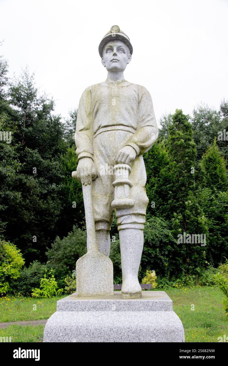 Cwm miners memorial, commemorating miners lost in the 1927 Marine ...