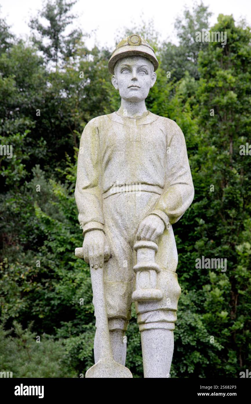 Cwm miners memorial, commemorating miners lost in the 1927 Marine ...