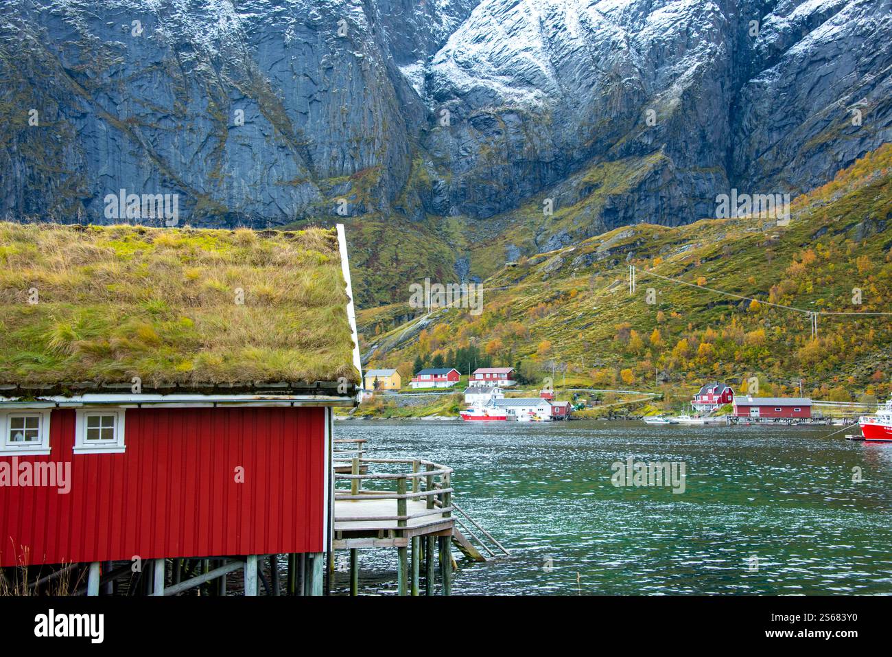 Traditional Rorbu House in Reine - Lofoten - Norway Stock Photo - Alamy