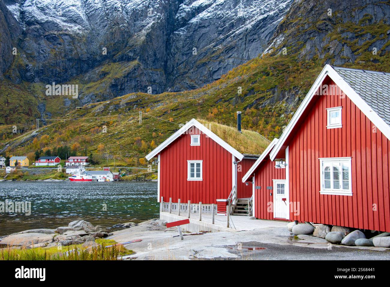 Traditional Rorbu House in Reine - Lofoten - Norway Stock Photo - Alamy