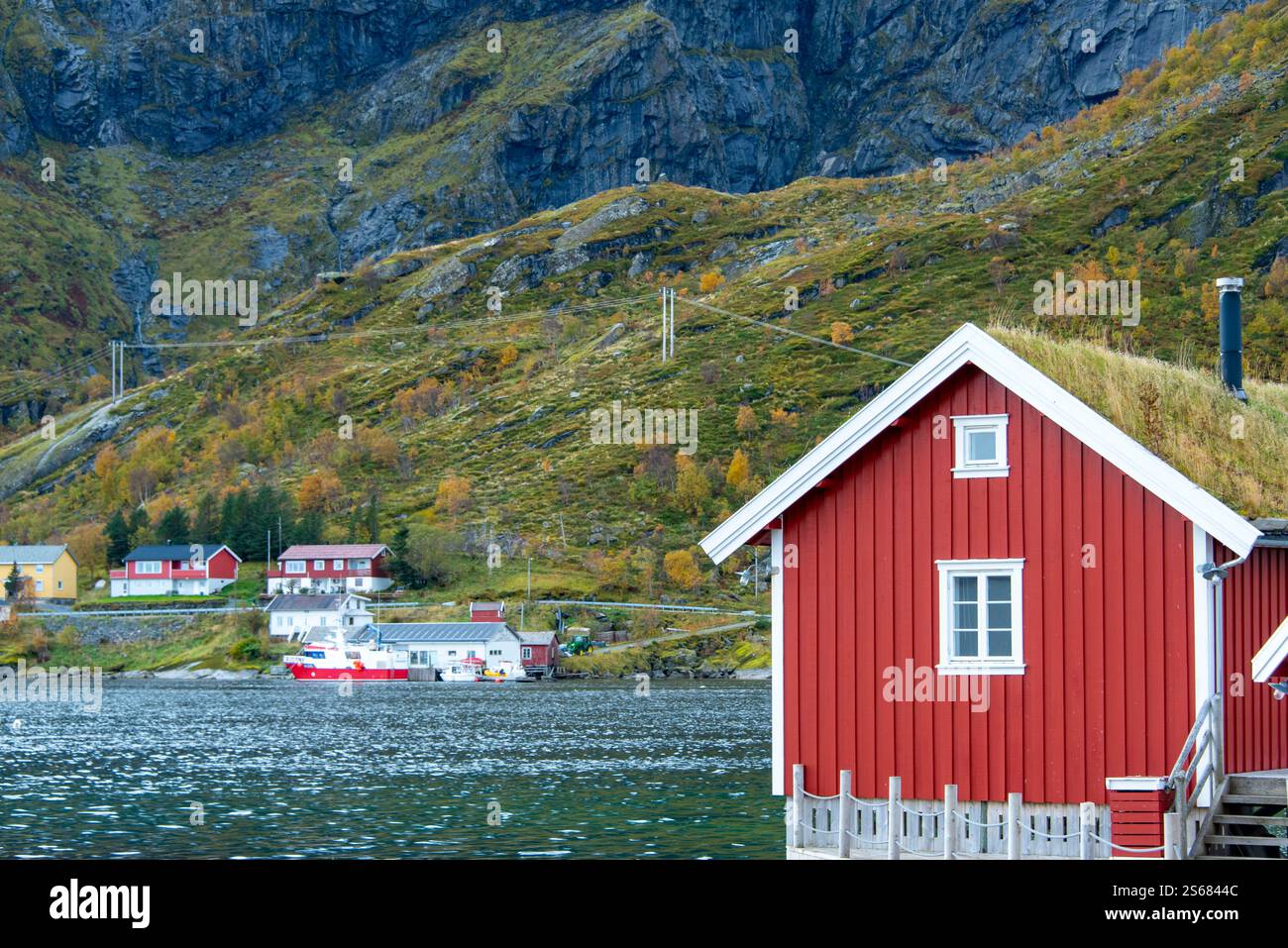 Traditional Rorbu House in Reine - Lofoten - Norway Stock Photo - Alamy