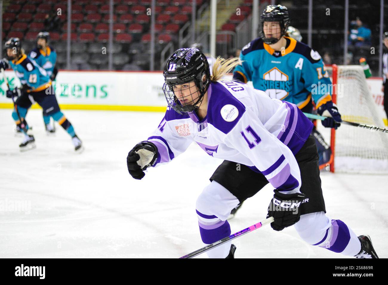 Newark, USA. 15th Jan, 2025. Minnesota's Kaitlyn O'Donohoe (11) during ...