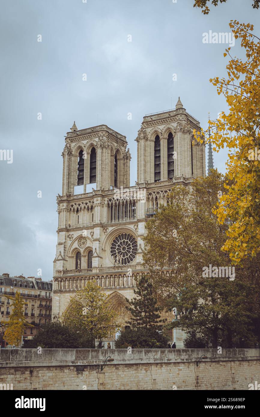 French landmark iconic hi-res stock photography and images - Alamy