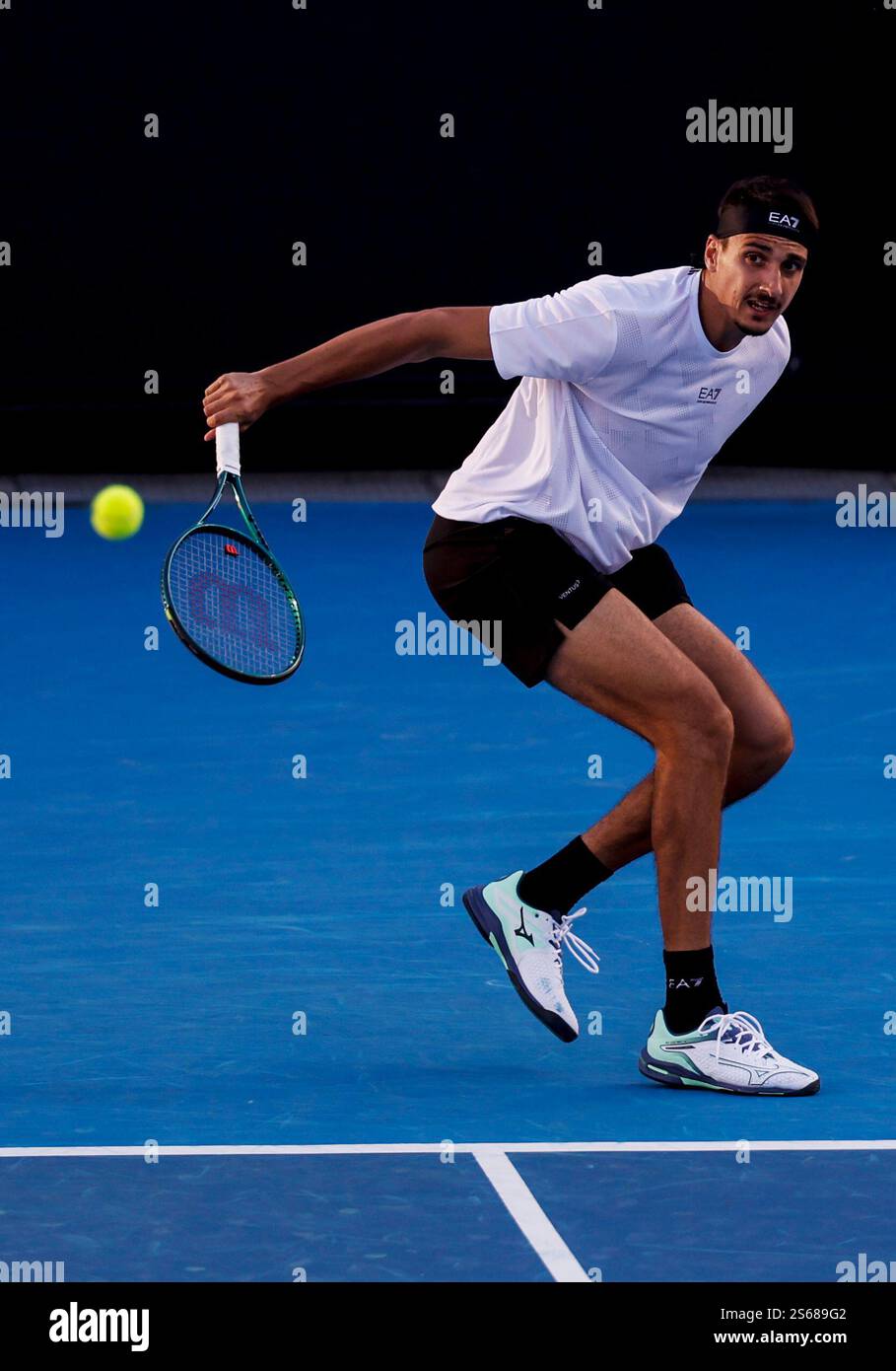 (250116) -- MELBOURNE, Jan. 16, 2025 (Xinhua) -- Lorenzo Sonego hits a return during the men's ...
