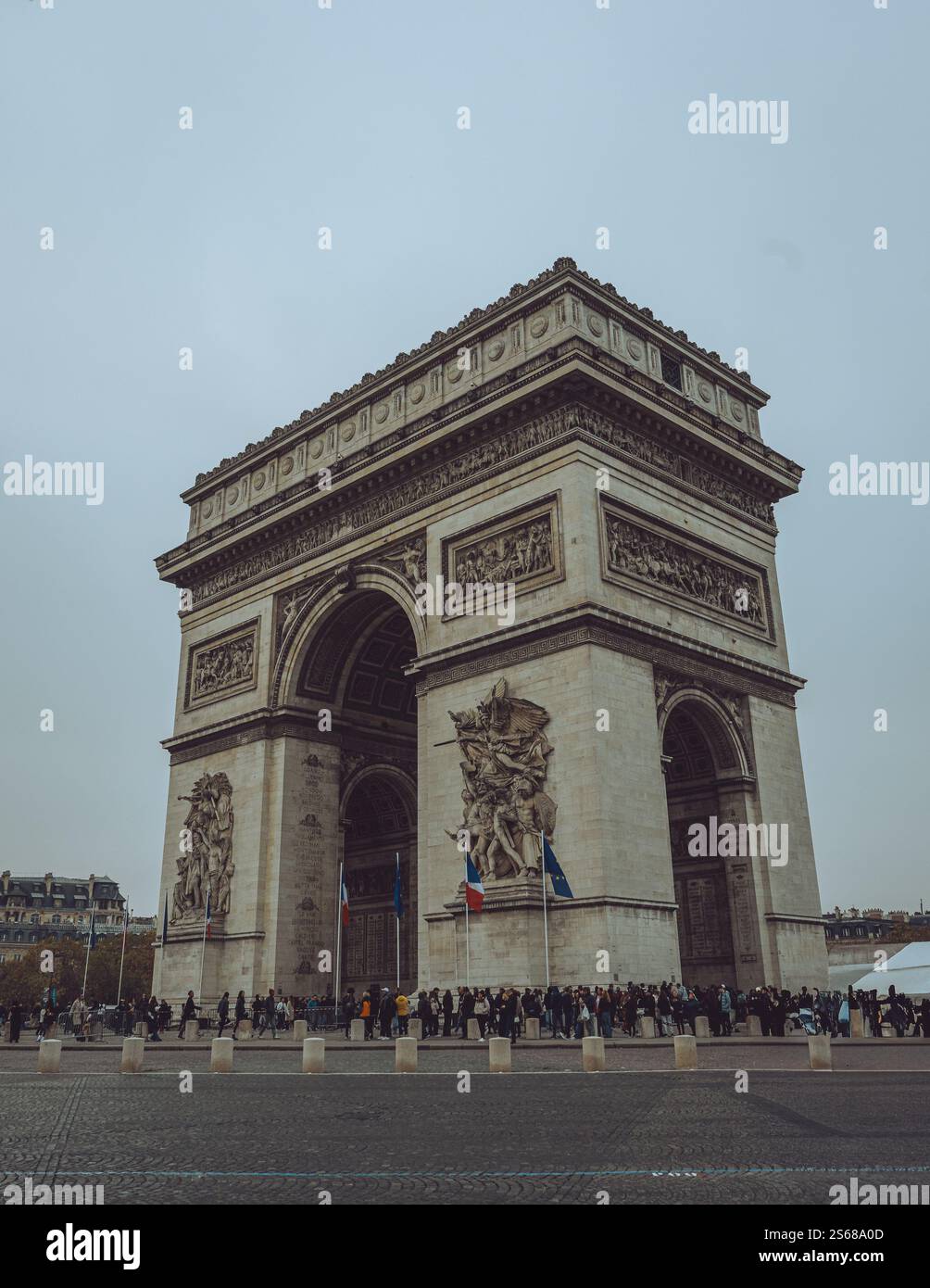 Iconic sites in paris hi-res stock photography and images - Alamy