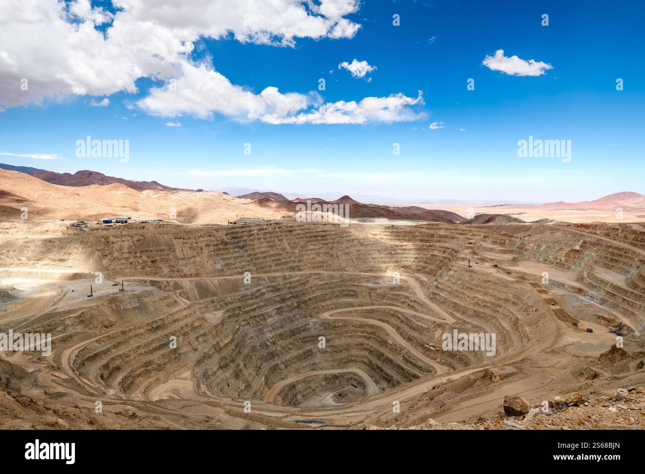 View from above of the pit of an open-pit copper mine in Chile Stock Photo - Alamy