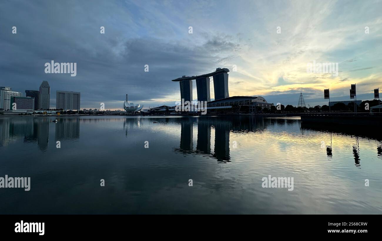 The iconic Marina Bay Sands building reflecting in the water at dawn ...
