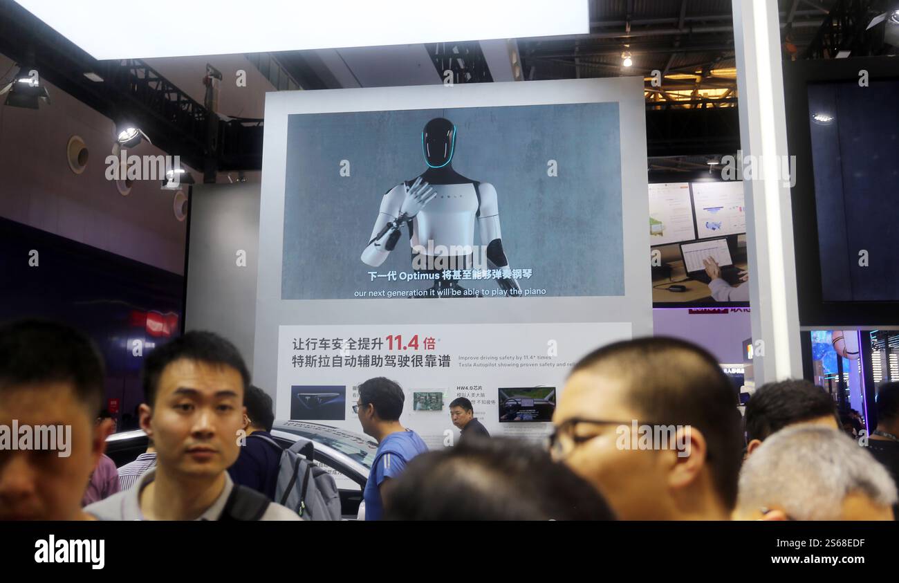 Shanghai, China. 16th Jan, 2025. Visitors view a Tesla humanoid robot ...