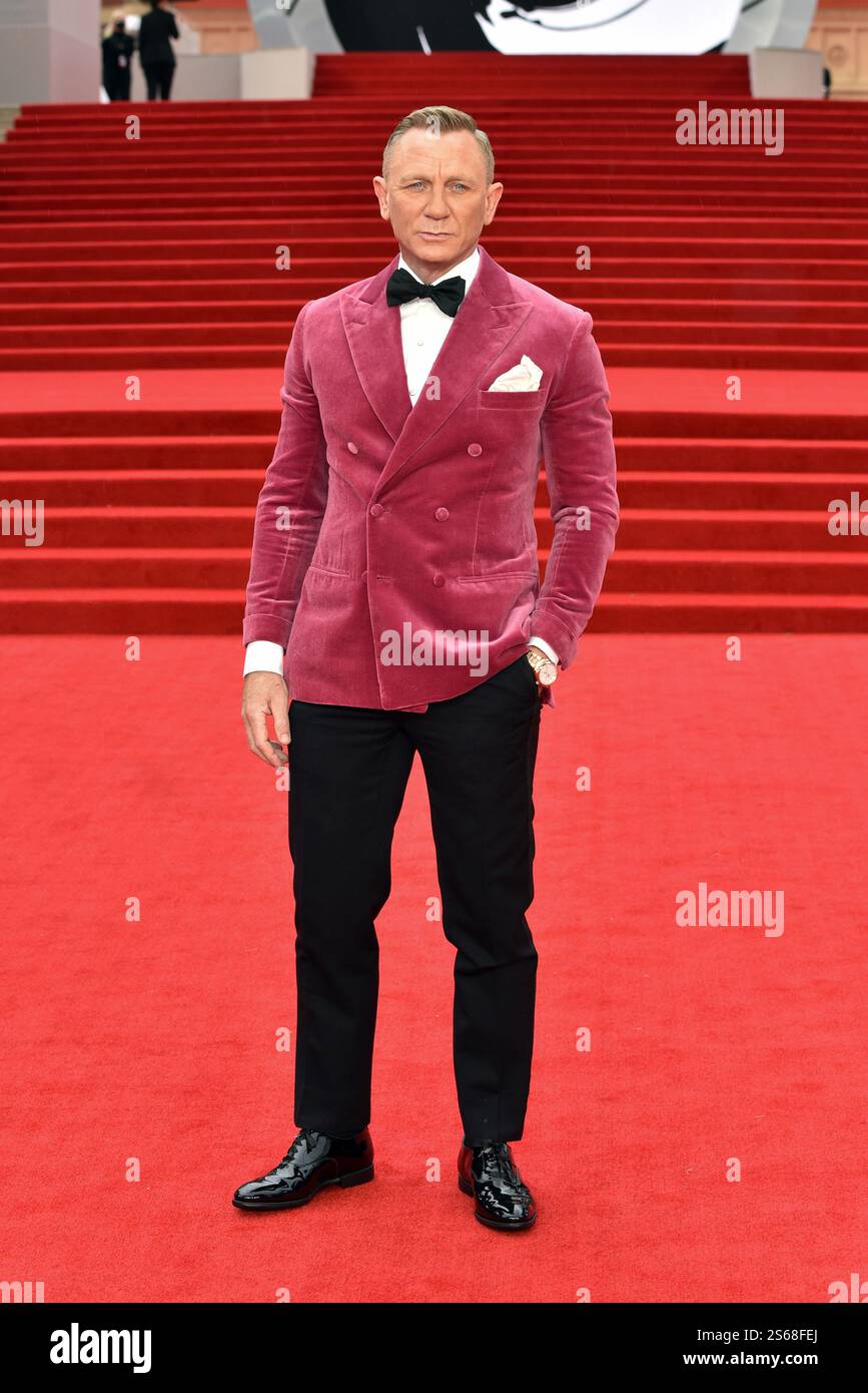 Daniel Craig attends the 'No Time To Die' World Premiere at the Royal ...