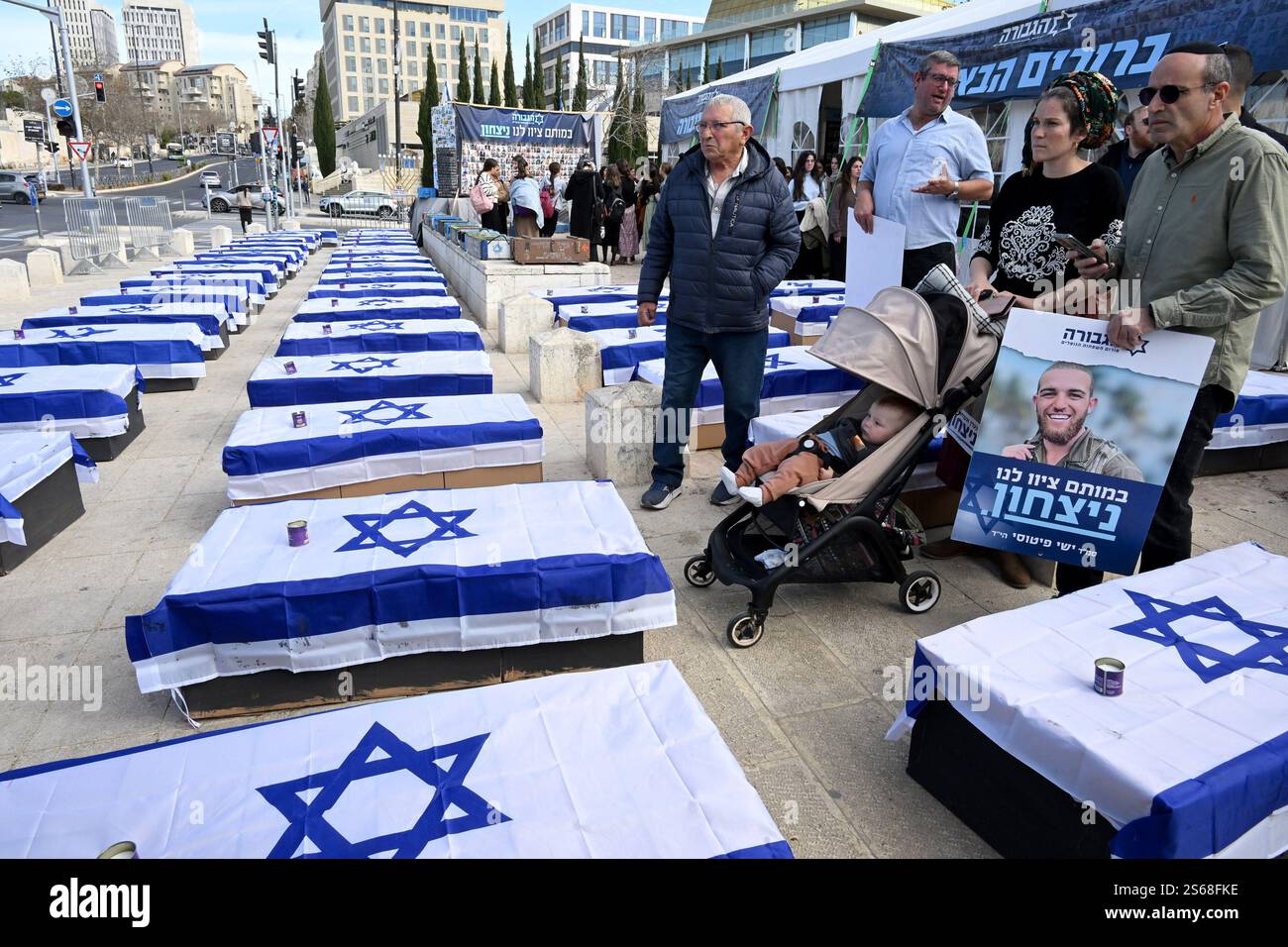 Jerusalem, Israel. 16th Jan, 2025. Right-wing Israeli family members of ...