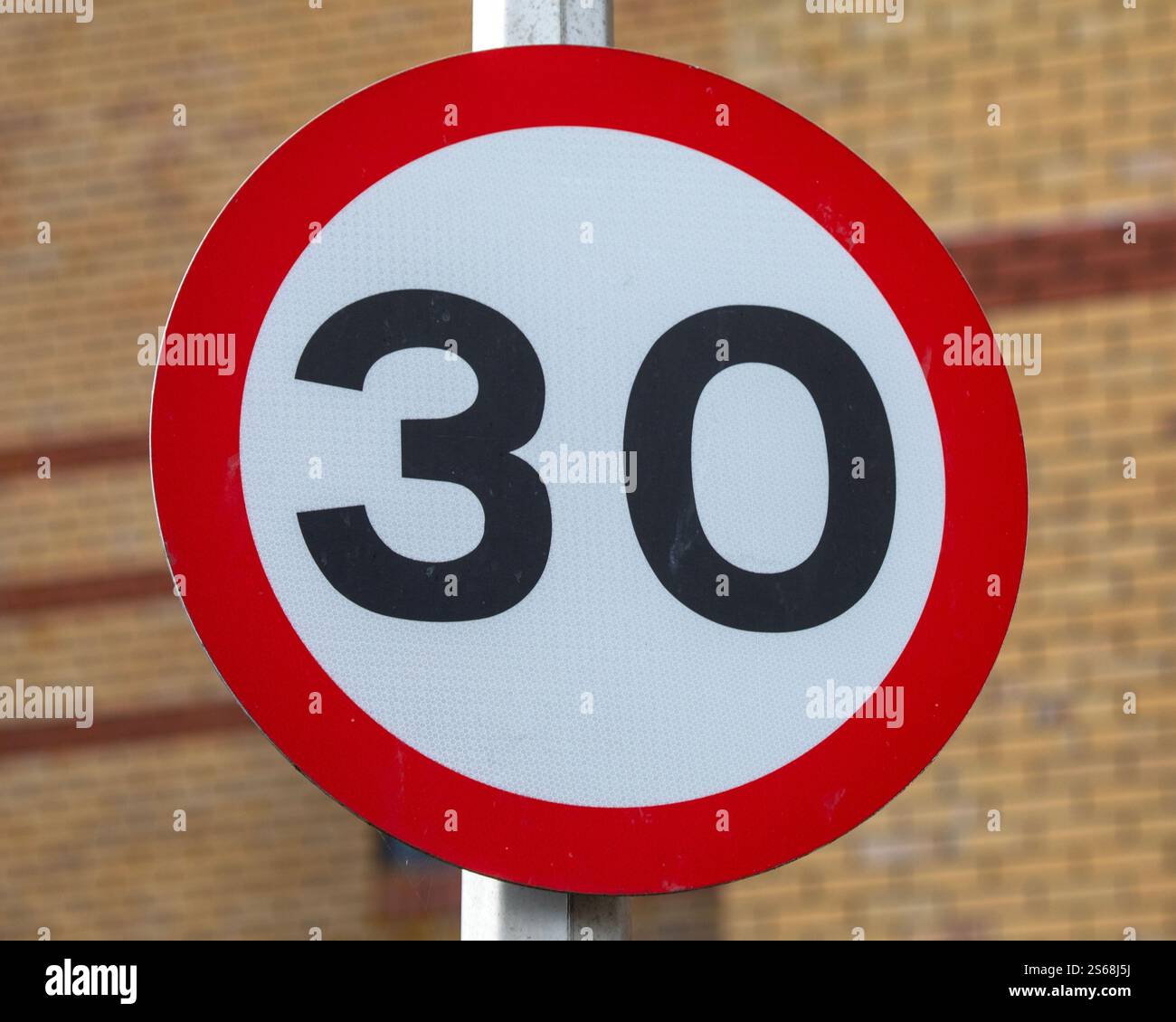 30mph sign hi-res stock photography and images - Alamy
