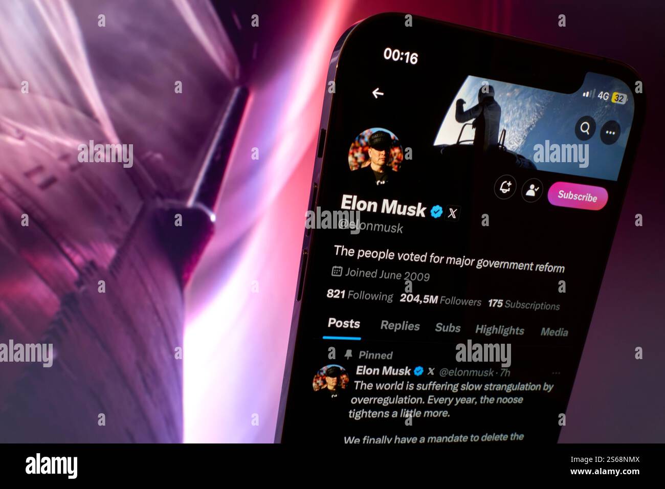 Elon Musk’s Vision: X Profile with SpaceX Starship Bound for Mars Stock ...