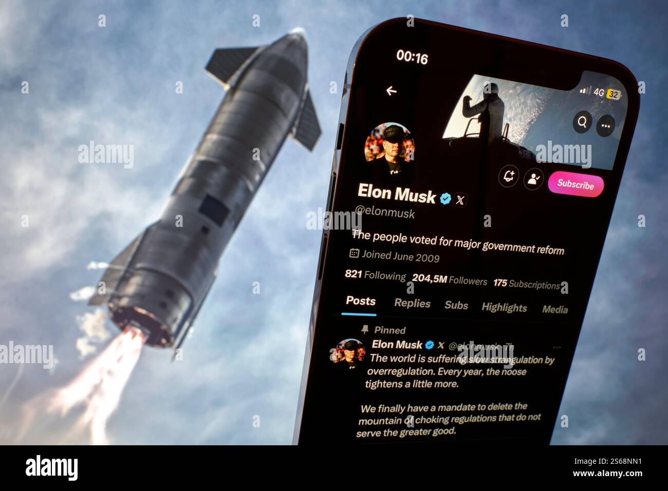 Elon Musk’s Vision: X Profile with SpaceX Starship Bound for Mars Stock ...