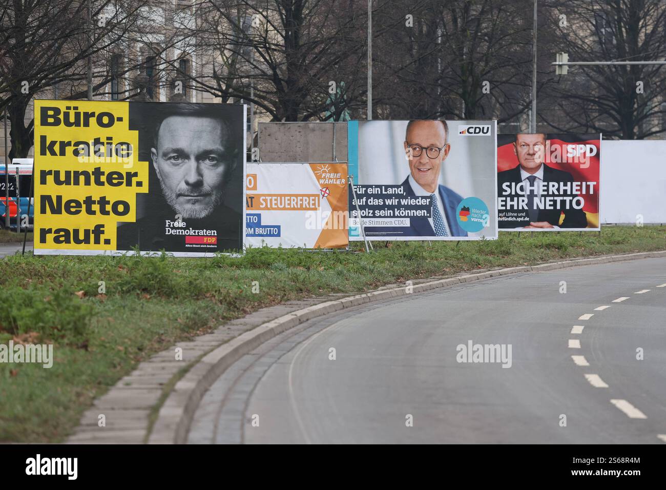 Niedersachsen, Hannover, Bundestagswahl 2025. Wahlplakate der Parteien ...