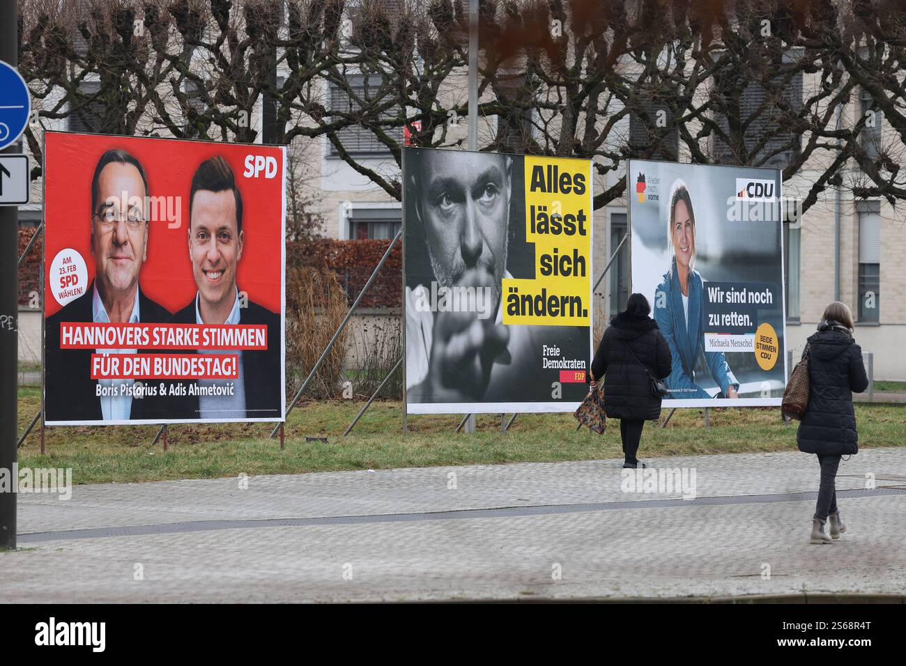 Niedersachsen, Hannover, Bundestagswahl 2025. Wahlplakate der Parteien ...
