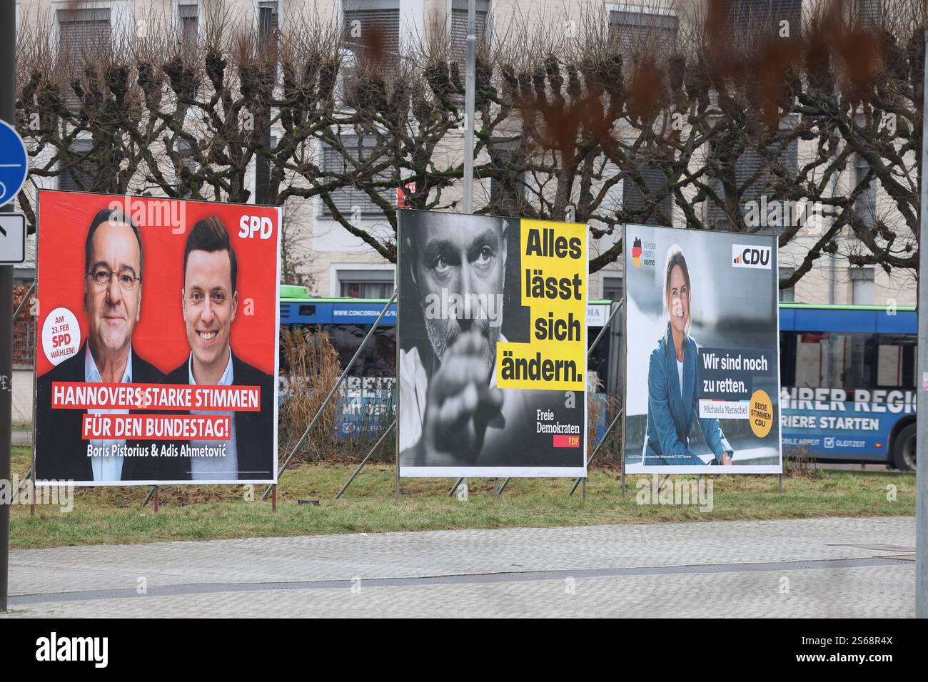 Niedersachsen, Hannover, Bundestagswahl 2025. Wahlplakate der Parteien ...