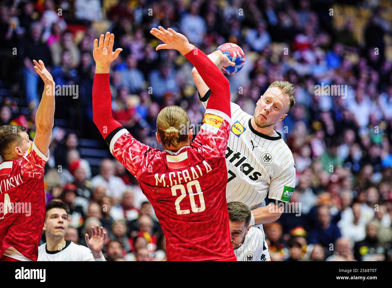 Wurf/Tor Luca Witzke (Deutschland, #07), Maciej Gebala (Polen, #28) DEN ...