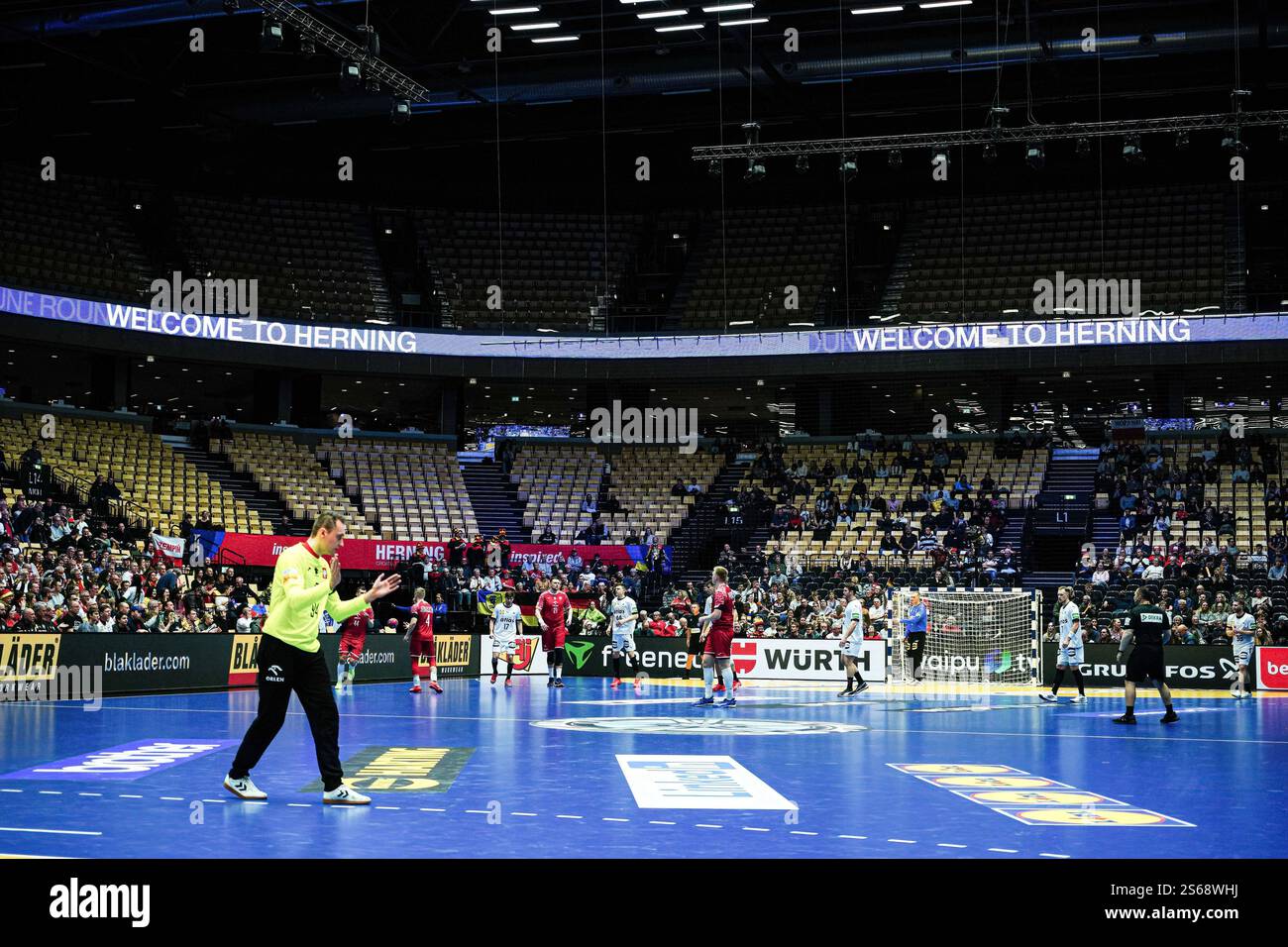 Nur wenige Zuschauer im Jyske Bank Boxen DEN, Deutschland vs. Polen ...