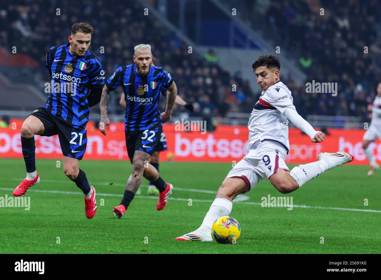 Milan, Italien. 15th Jan, 2025. Santiago Castro of Bologna FC seen in ...