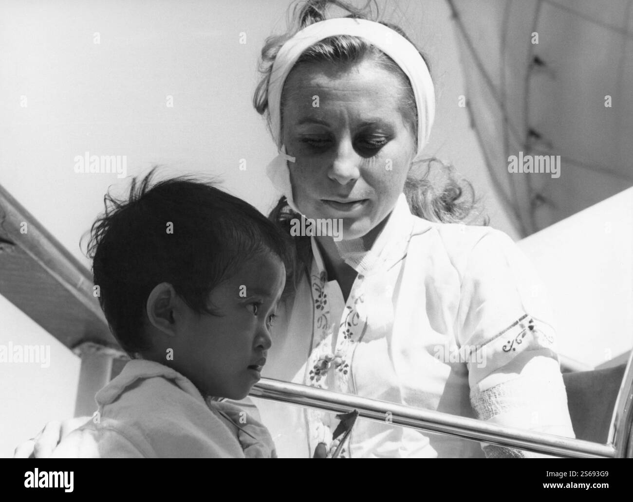 French photographer Catherine Leroy makes friends with a little Vietnamese girl, May 27, 1967 ...
