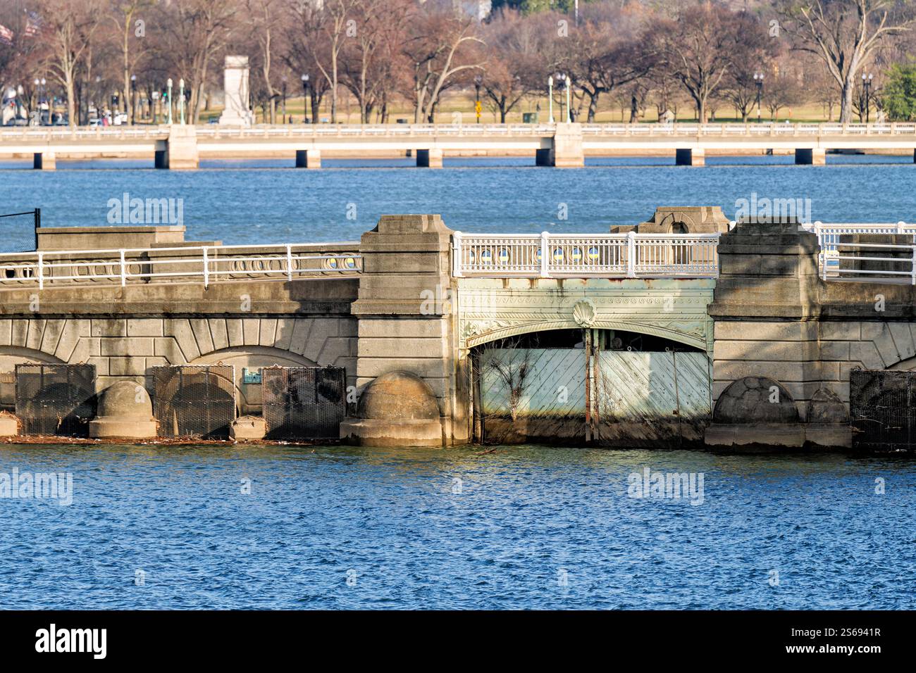 WASHINGTON DC, United States — The Potomac River side of the Inlet ...