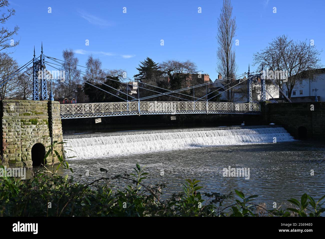 Mill Passage pedestrian bridge across the River Leam into Jephson ...