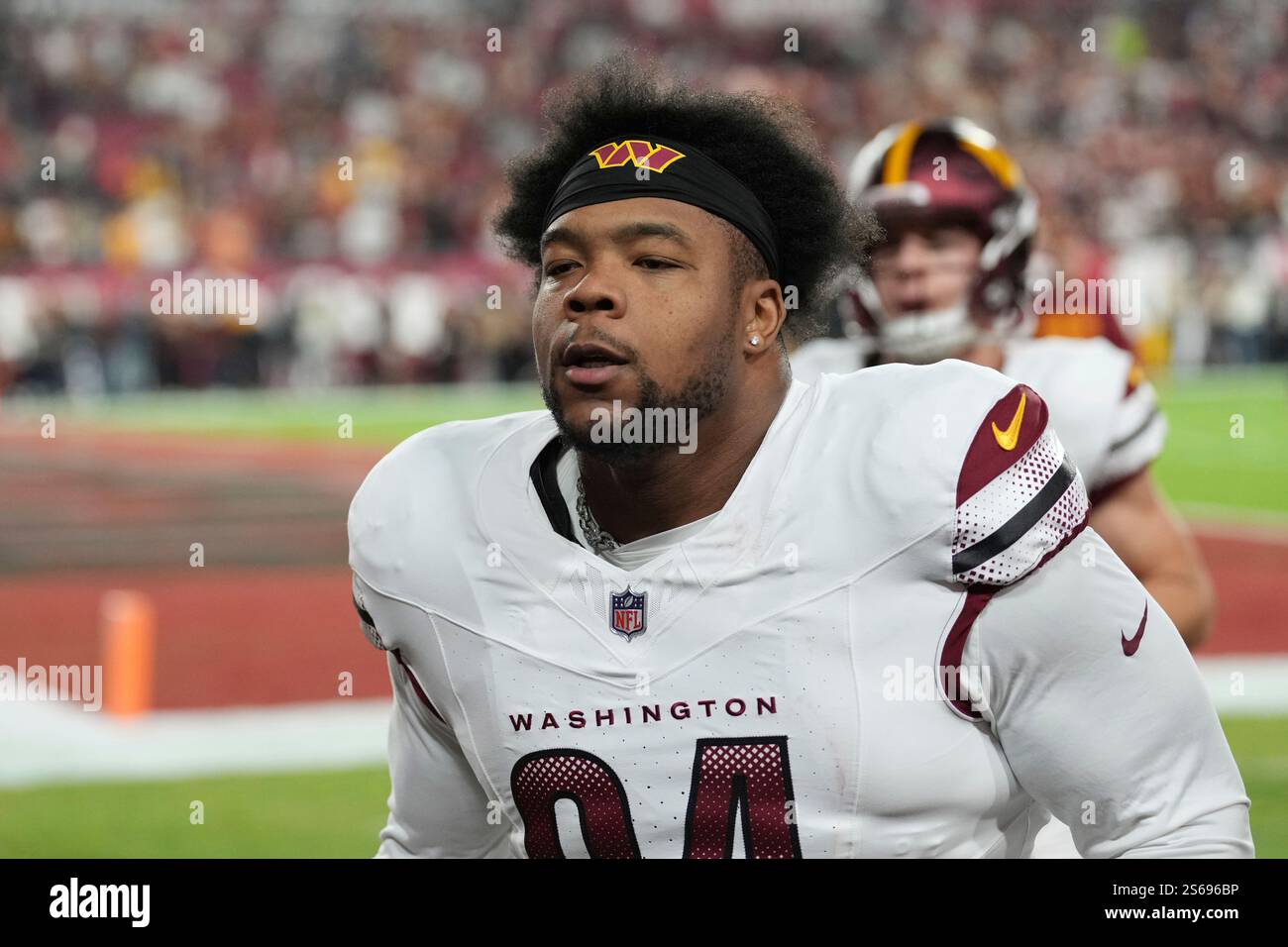 Washington Commanders defensive tackle Daron Payne (94) enters the ...