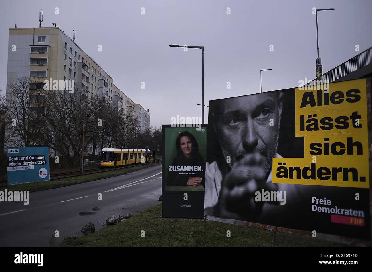 Berlin - 16/01/2025 - Berlin (Brandenburg) - Election posters for the ...
