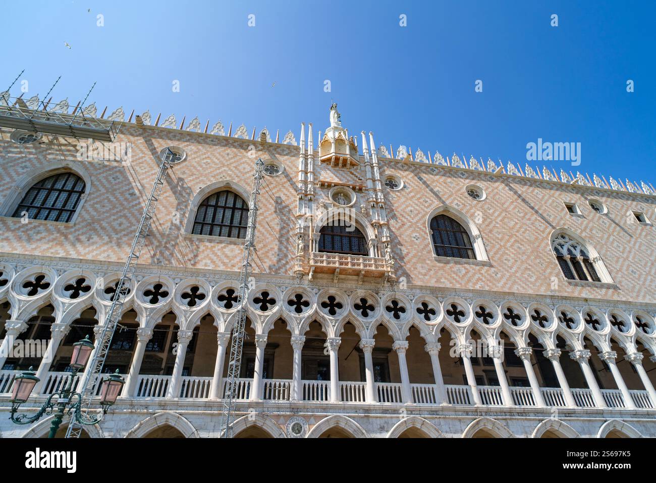 The iconic facade of Doge's Palace in Venice, featuring intricate ...