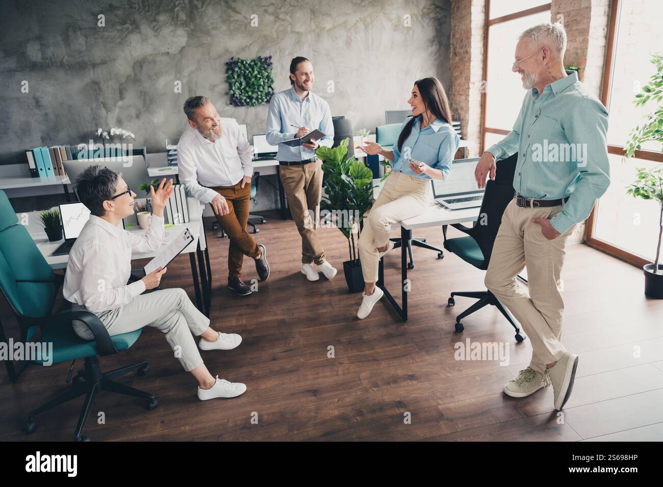 Full body photo of teamwork people working together brainstorming ...